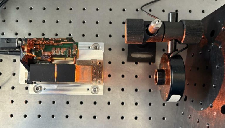 First Diode-Pumped Samarium Laser in the Visible Range - Oxxius